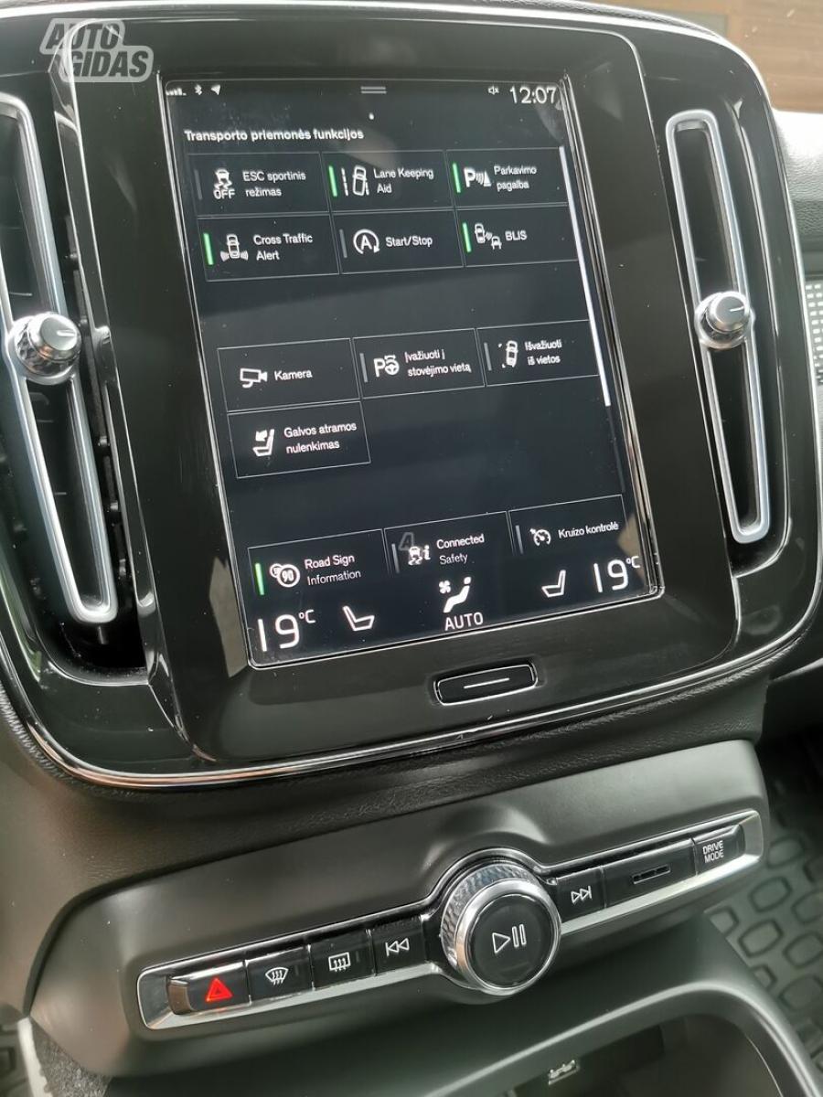 Синий Вольво XC40 2022 в Плунге, объемом двигателя 2.00 л и пробегом 35 тыс. км за 23300 €, фото 14 на AUTOMOTO.COM.LV