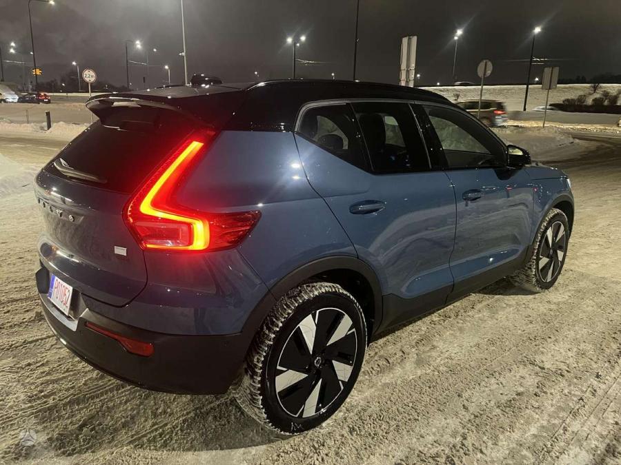 Blue Volvo XC40 2023 in Vilnius, with an engine capacity of 0.00 L and mileage of 9 thousand km for 32900 €, photo 3 on AUTOMOTO.COM.LV