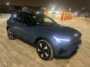 Blue Volvo XC40 2023 in Vilnius, with an engine capacity of 0.00 L and mileage of 9 thousand km for 32900 €, photo 4 on AUTOMOTO.COM.LV