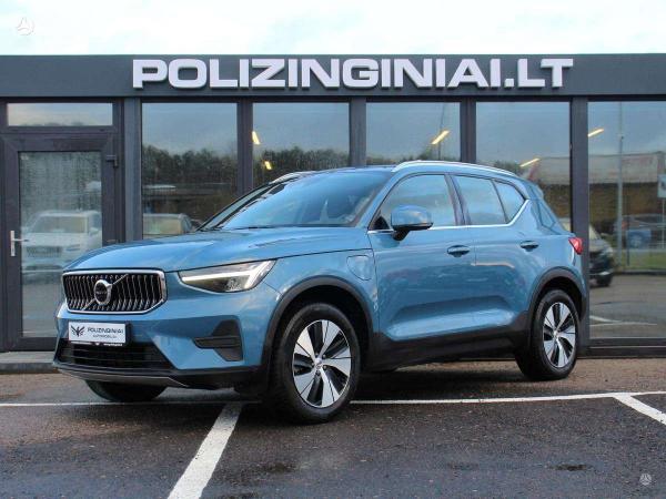 Blue Volvo XC40 2023 in Vilnius, with an engine capacity of 1.48 L and mileage of 141 thousand km for 27990 €, photo 1 on AUTOMOTO.COM.LV
