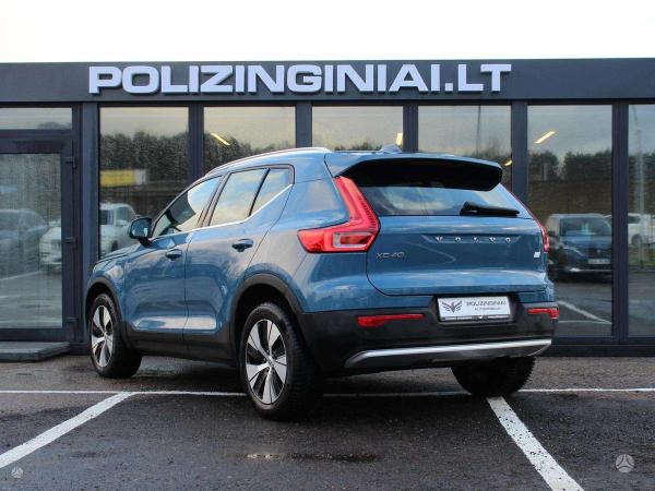 Blue Volvo XC40 2023 in Vilnius, with an engine capacity of 1.48 L and mileage of 141 thousand km for 27990 €, photo 4 on AUTOMOTO.COM.LV