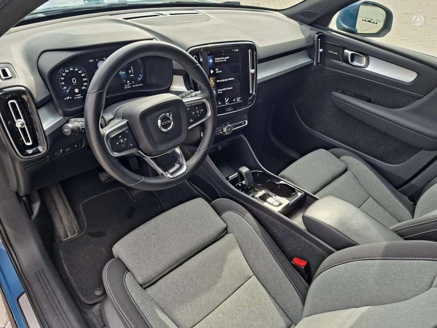 Zils Volvo XC40 2023 Šauļi, ar dzinēja tilpumu 1.48 L un nobraukumu 141 tūkst. km par 25500 €, foto 14 vietnē AUTOMOTO.COM.LV