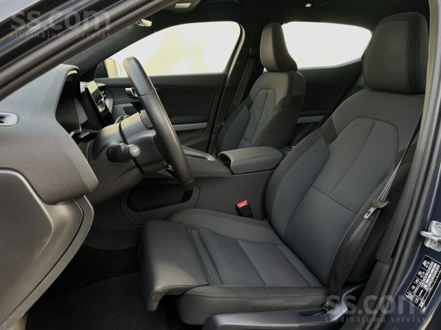 Blue Volvo XC40 2022 in Riga, with an engine capacity of 0.00 L and mileage of 52 thousand km for 23880 €, photo 9 on AUTOMOTO.COM.LV