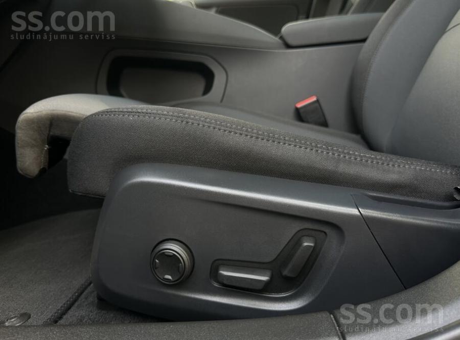 Blue Volvo XC40 2022 in Riga, with an engine capacity of 0.00 L and mileage of 52 thousand km for 23880 €, photo 10 on AUTOMOTO.COM.LV
