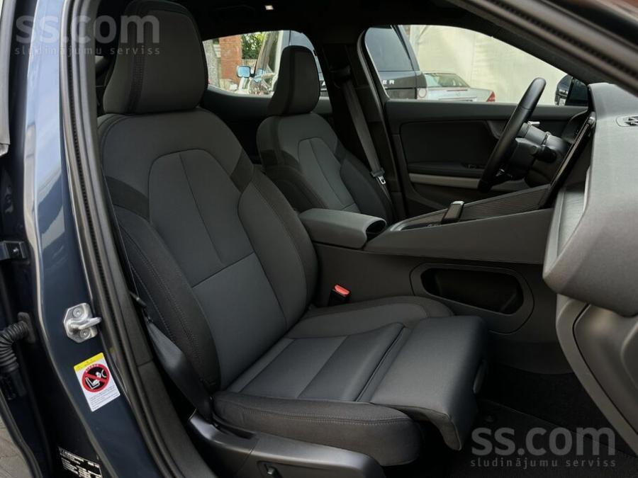 Blue Volvo XC40 2022 in Riga, with an engine capacity of 0.00 L and mileage of 52 thousand km for 23880 €, photo 24 on AUTOMOTO.COM.LV