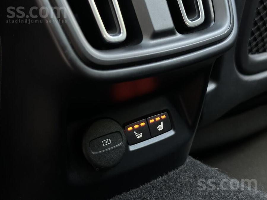 Blue Volvo XC40 2022 in Riga, with an engine capacity of 0.00 L and mileage of 52 thousand km for 23880 €, photo 28 on AUTOMOTO.COM.LV