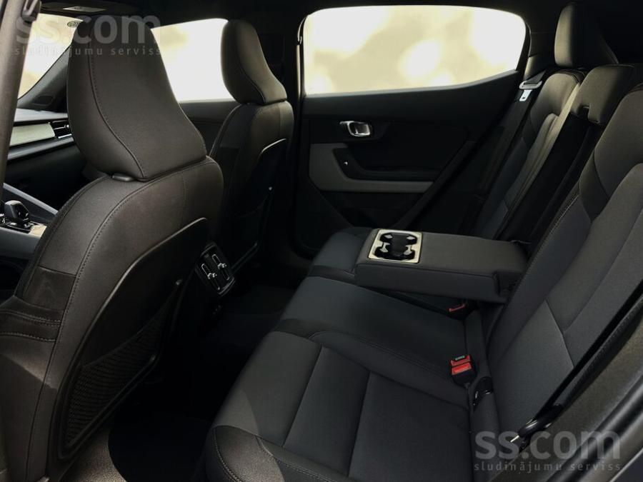 Blue Volvo XC40 2022 in Riga, with an engine capacity of 0.00 L and mileage of 52 thousand km for 23880 €, photo 29 on AUTOMOTO.COM.LV