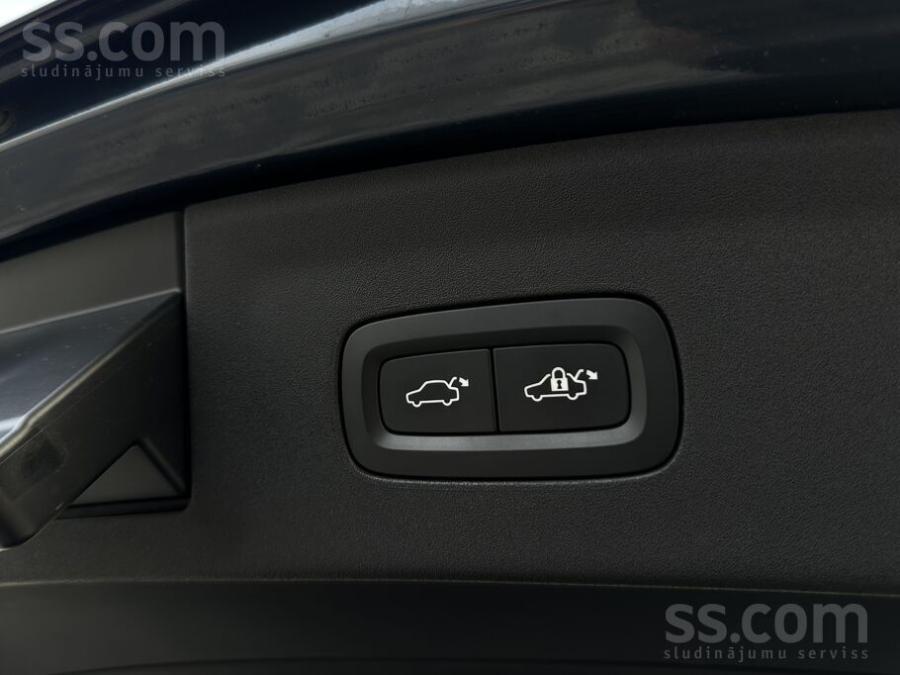 Blue Volvo XC40 2022 in Riga, with an engine capacity of 0.00 L and mileage of 52 thousand km for 23880 €, photo 32 on AUTOMOTO.COM.LV