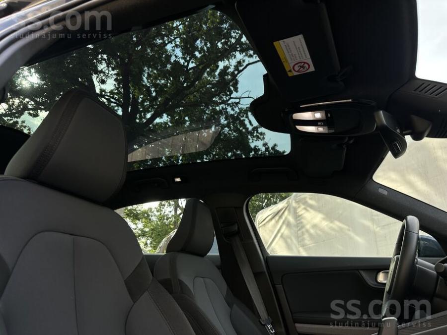 Blue Volvo XC40 2022 in Riga, with an engine capacity of 2.00 L and mileage of 52 thousand km for 27880 €, photo 25 on AUTOMOTO.COM.LV