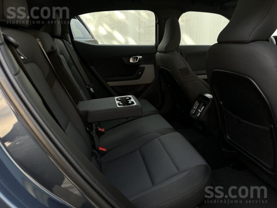 Blue Volvo XC40 2022 in Riga, with an engine capacity of 2.00 L and mileage of 52 thousand km for 27880 €, photo 27 on AUTOMOTO.COM.LV