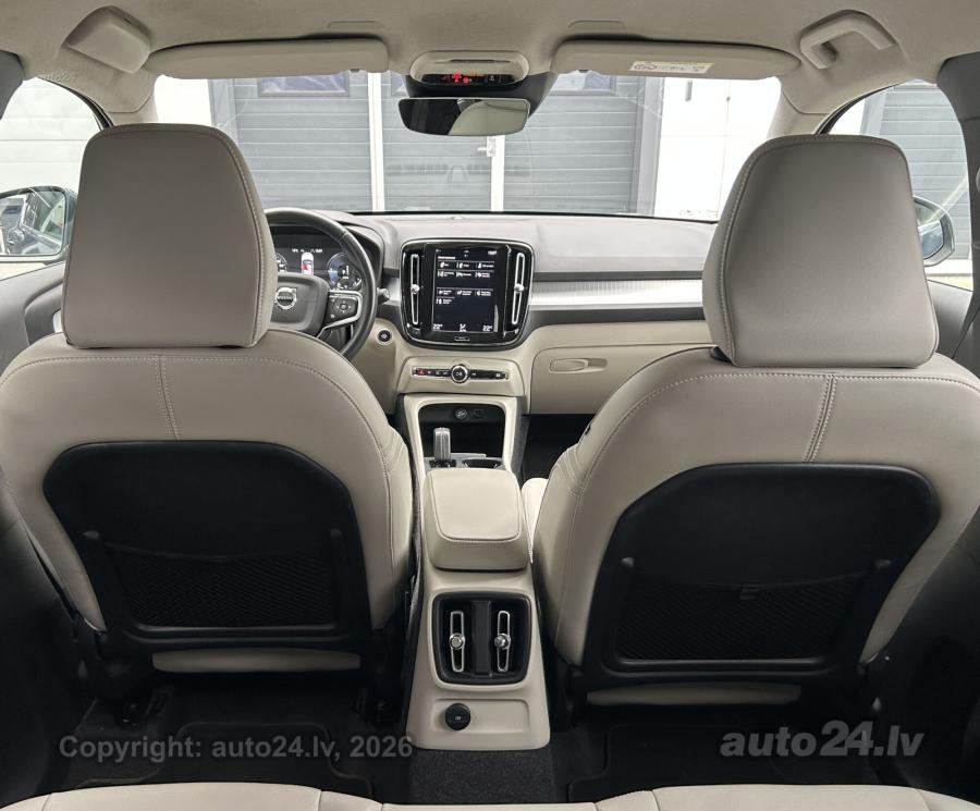 Zils Volvo XC40 2021 Tallina, ar dzinēja tilpumu 1.50 L un nobraukumu 141 tūkst. km par 20000 €, foto 12 vietnē AUTOMOTO.COM.LV
