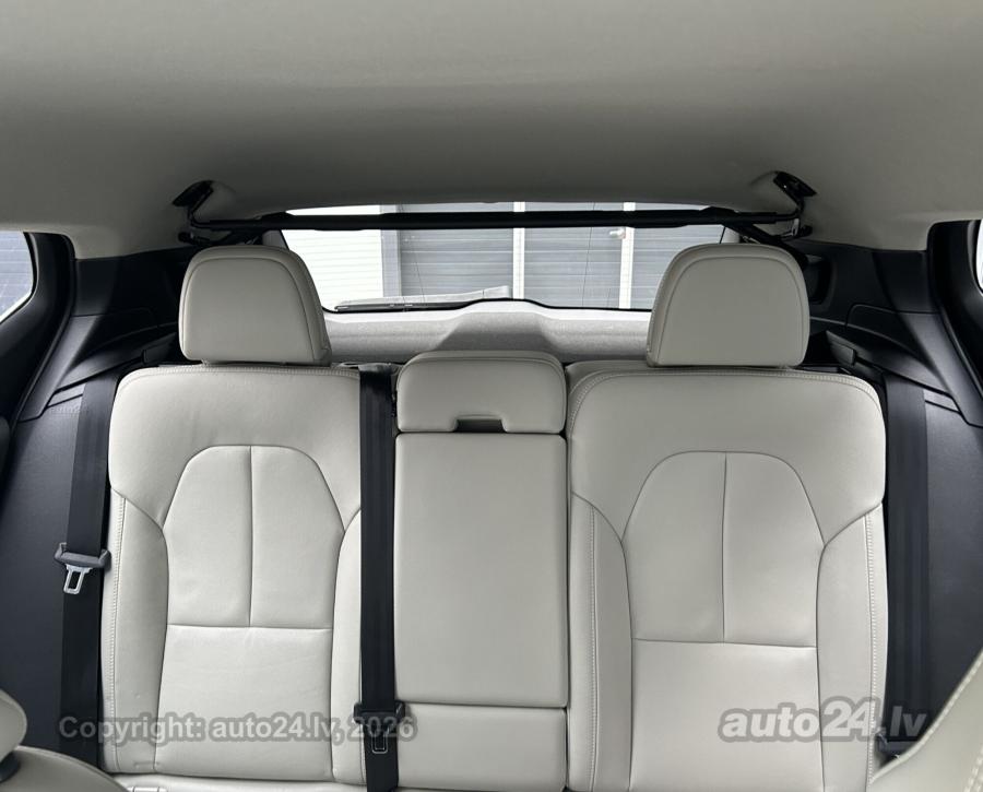 Zils Volvo XC40 2021 Tallina, ar dzinēja tilpumu 1.50 L un nobraukumu 141 tūkst. km par 20000 €, foto 13 vietnē AUTOMOTO.COM.LV