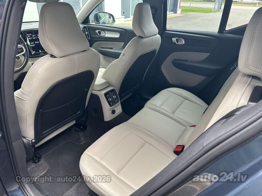Zils Volvo XC40 2021 Tallina, ar dzinēja tilpumu 1.50 L un nobraukumu 141 tūkst. km par 20000 €, foto 16 vietnē AUTOMOTO.COM.LV