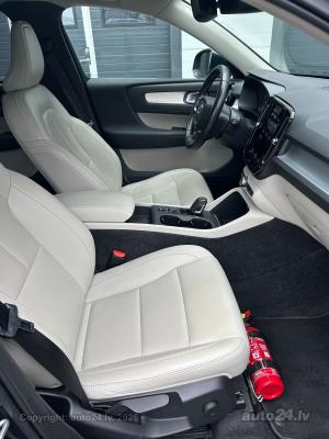 Zils Volvo XC40 2021 Tallina, ar dzinēja tilpumu 1.50 L un nobraukumu 141 tūkst. km par 20000 €, foto 17 vietnē AUTOMOTO.COM.LV