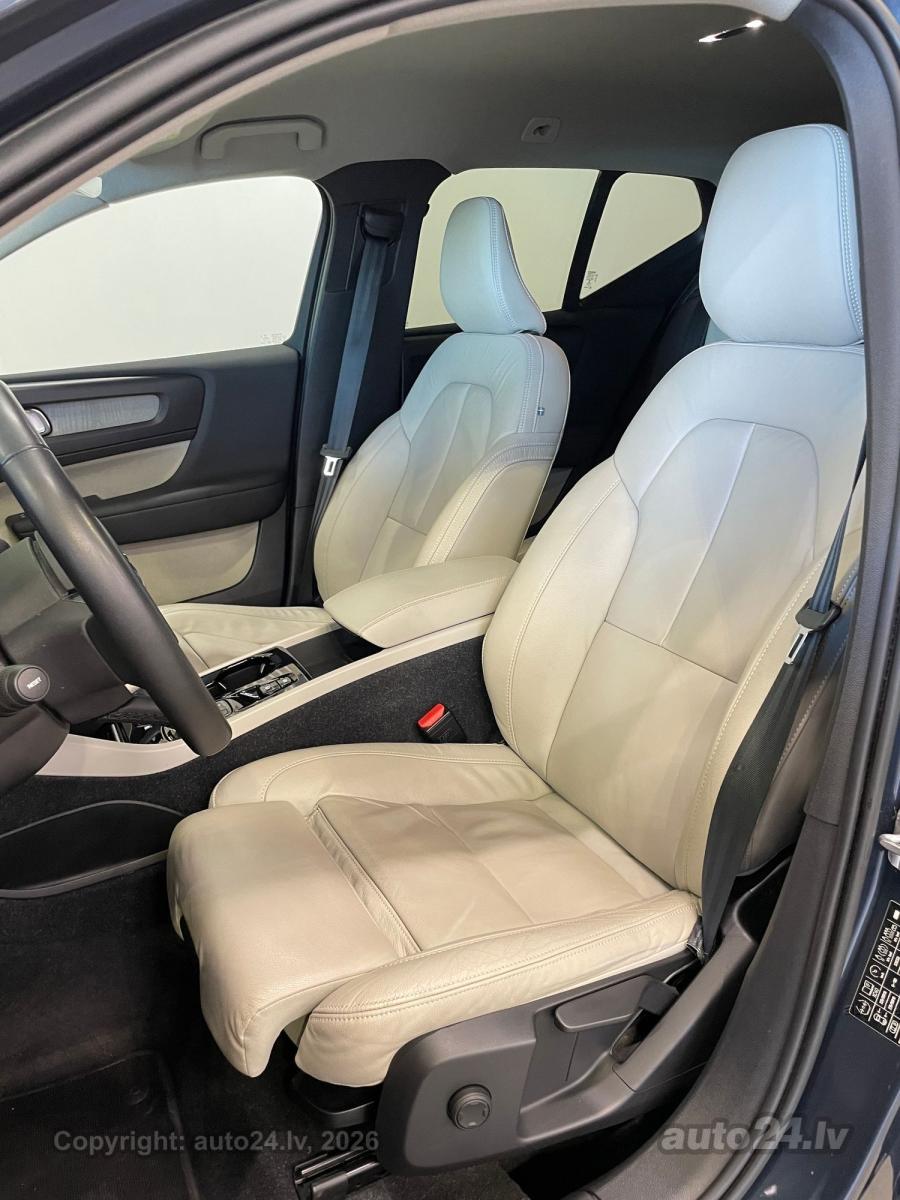 Zils Volvo XC40 2022 Tallina, ar dzinēja tilpumu 1.50 L un nobraukumu 48 tūkst. km par 28490 €, foto 8 vietnē AUTOMOTO.COM.LV
