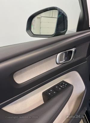 Zils Volvo XC40 2022 Tallina, ar dzinēja tilpumu 1.50 L un nobraukumu 48 tūkst. km par 28490 €, foto 17 vietnē AUTOMOTO.COM.LV
