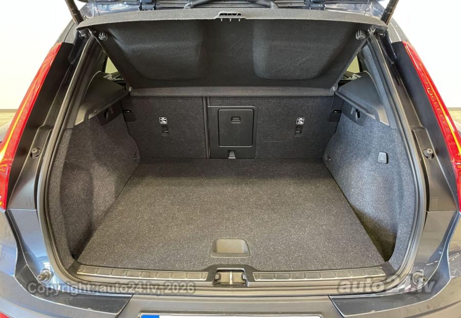 Zils Volvo XC40 2022 Tallina, ar dzinēja tilpumu 1.50 L un nobraukumu 48 tūkst. km par 28490 €, foto 18 vietnē AUTOMOTO.COM.LV