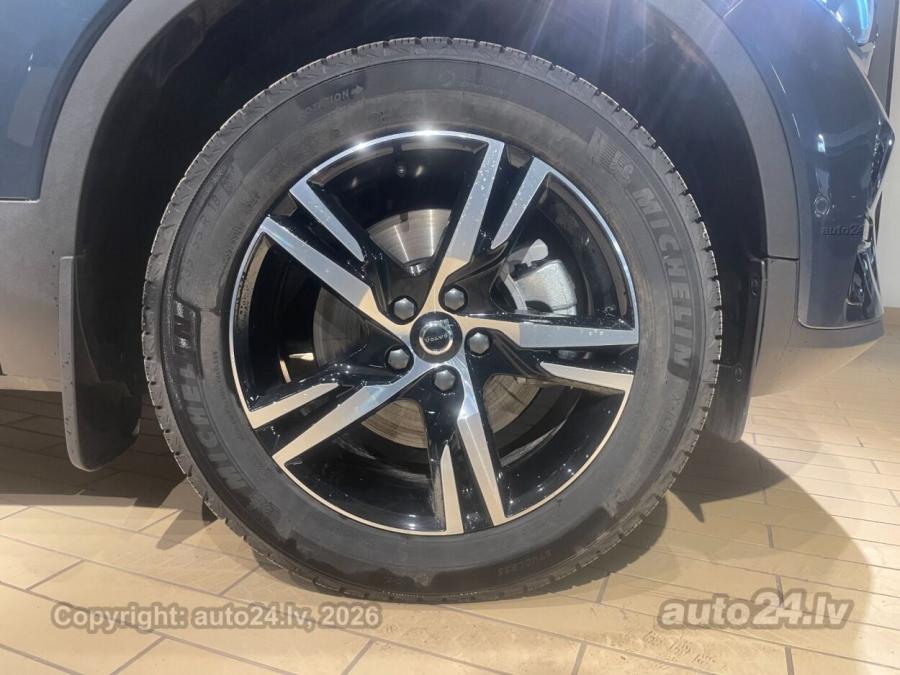 Zils Volvo XC40 2025 Tartu, ar dzinēja tilpumu 2.00 L un nobraukumu 2 tūkst. km par 45900 €, foto 12 vietnē AUTOMOTO.COM.LV