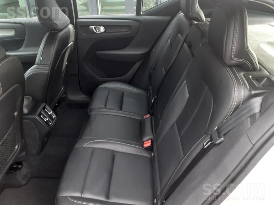 Brown Volvo XC40 2018 in Riga, with an engine capacity of 2.00 L and mileage of 164 thousand km for 21600 €, photo 6 on AUTOMOTO.COM.LV
