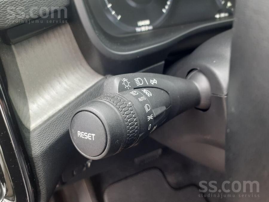 Brown Volvo XC40 2018 in Riga, with an engine capacity of 2.00 L and mileage of 164 thousand km for 21600 €, photo 11 on AUTOMOTO.COM.LV