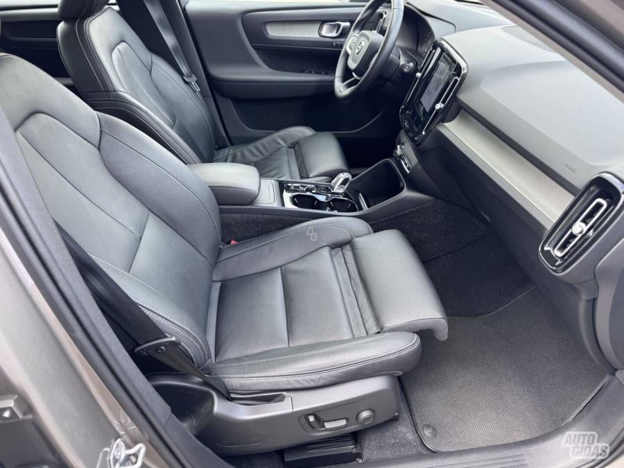 Brown Volvo XC40 2019 in Avizieniai, with an engine capacity of 2.00 L and mileage of 169 thousand km for 18950 €, photo 8 on AUTOMOTO.COM.LV