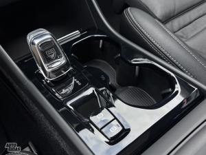 Brown Volvo XC40 2019 in Avizieniai, with an engine capacity of 2.00 L and mileage of 169 thousand km for 18950 €, photo 27 on AUTOMOTO.COM.LV