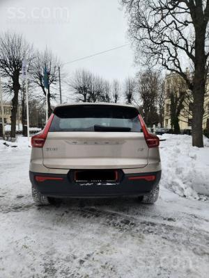 Brown Volvo XC40 2023 in Riga, with an engine capacity of 2.00 L and mileage of 7 thousand km for 35500 €, photo 2 on AUTOMOTO.COM.LV