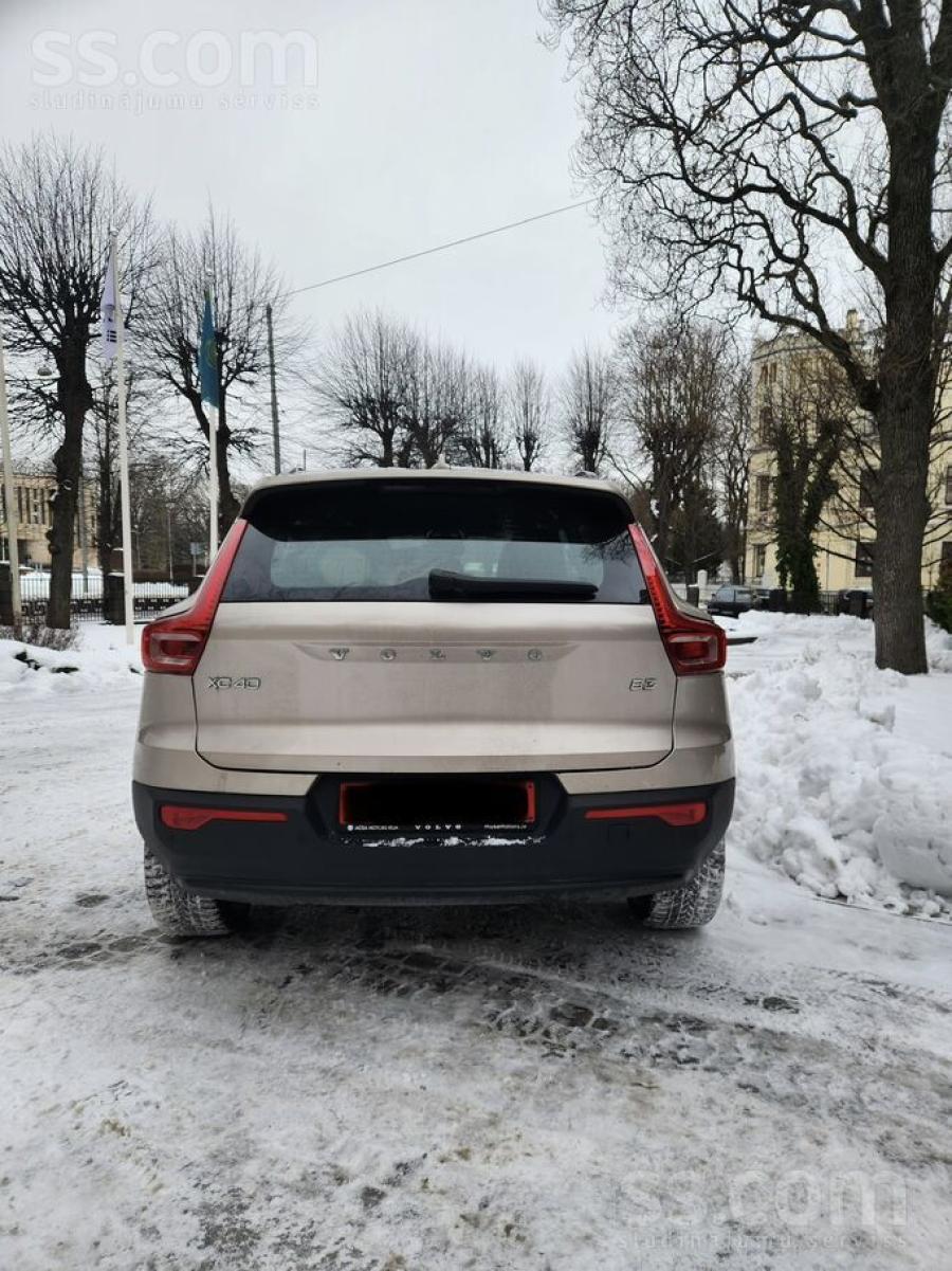 Brown Volvo XC40 2023 in Riga, with an engine capacity of 2.00 L and mileage of 7 thousand km for 35500 €, photo 2 on AUTOMOTO.COM.LV