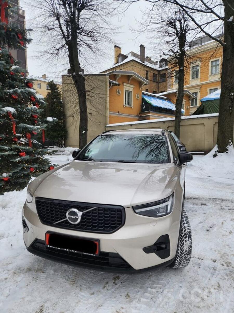 Brown Volvo XC40 2023 in Riga, with an engine capacity of 2.00 L and mileage of 7 thousand km for 35500 €, photo 3 on AUTOMOTO.COM.LV
