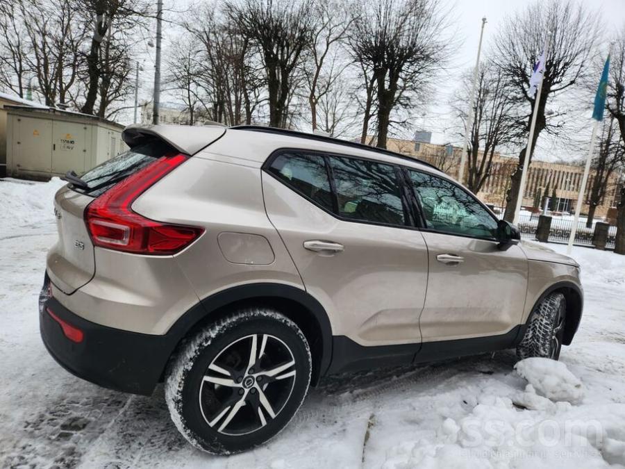 Brown Volvo XC40 2023 in Riga, with an engine capacity of 2.00 L and mileage of 7 thousand km for 35500 €, photo 5 on AUTOMOTO.COM.LV
