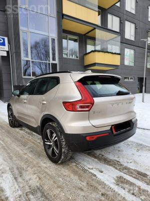Brown Volvo XC40 2023 in Riga, with an engine capacity of 2.00 L and mileage of 7 thousand km for 35500 €, photo 6 on AUTOMOTO.COM.LV