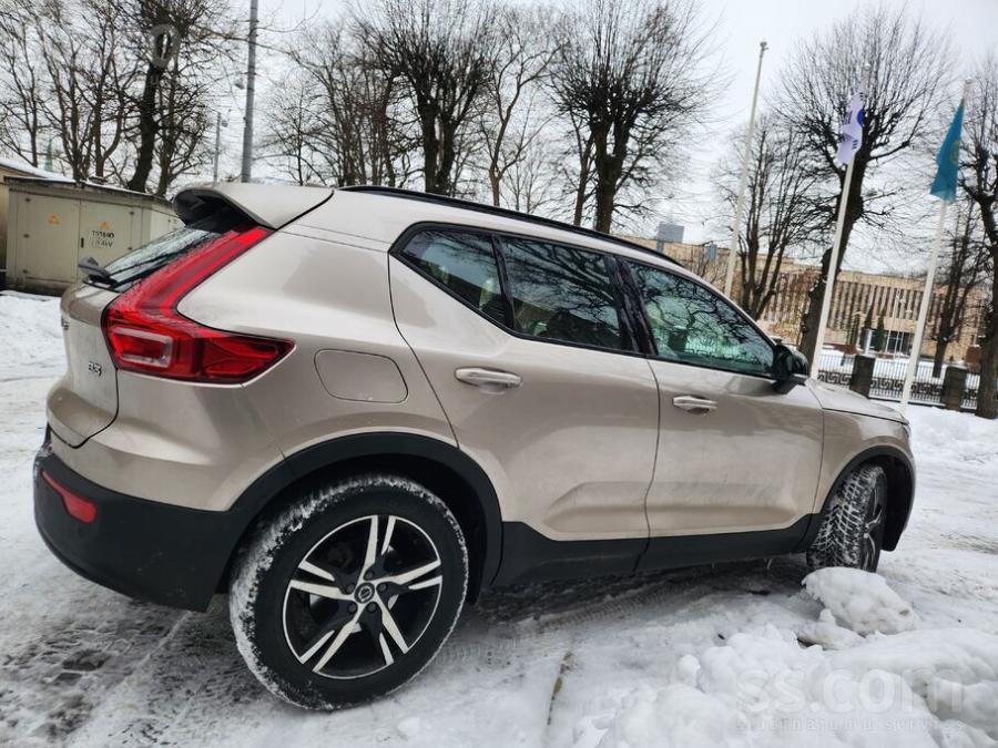 Brown Volvo XC40 2023 in Riga, with an engine capacity of 2.00 L and mileage of 7 thousand km for 35500 €, photo 7 on AUTOMOTO.COM.LV
