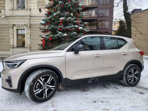 Brown Volvo XC40 2023 in Riga, with an engine capacity of 2.00 L and mileage of 7 thousand km for 35500 €, photo 8 on AUTOMOTO.COM.LV