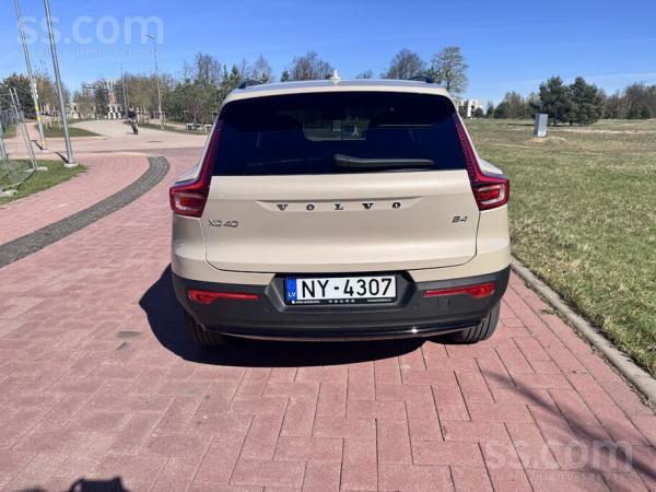 Brown Volvo XC40 2024 in Riga, with an engine capacity of 2.00 L and mileage of 19 thousand km for 37000 €, photo 2 on AUTOMOTO.COM.LV