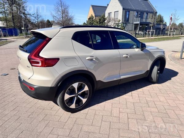 Brown Volvo XC40 2024 in Riga, with an engine capacity of 2.00 L and mileage of 19 thousand km for 37000 €, photo 4 on AUTOMOTO.COM.LV