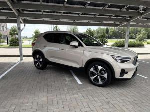Коричневый Вольво XC40 2025 в Каунас, объемом двигателя 1.97 л и пробегом 16 тыс. км за 30850 €, фото 3 на AUTOMOTO.COM.LV