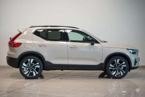 Brown Volvo XC40 2026 in Vilnius, with an engine capacity of 1.97 L and mileage of 10 thousand km for 40900 €, photo 3 on AUTOMOTO.COM.LV