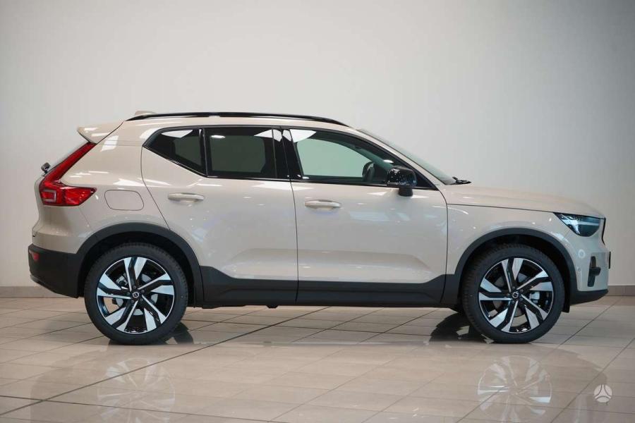 Brown Volvo XC40 2026 in Vilnius, with an engine capacity of 1.97 L and mileage of 10 thousand km for 40900 €, photo 3 on AUTOMOTO.COM.LV