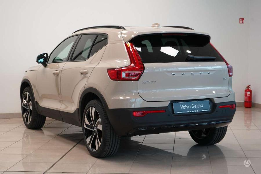 Brown Volvo XC40 2026 in Vilnius, with an engine capacity of 1.97 L and mileage of 10 thousand km for 40900 €, photo 4 on AUTOMOTO.COM.LV