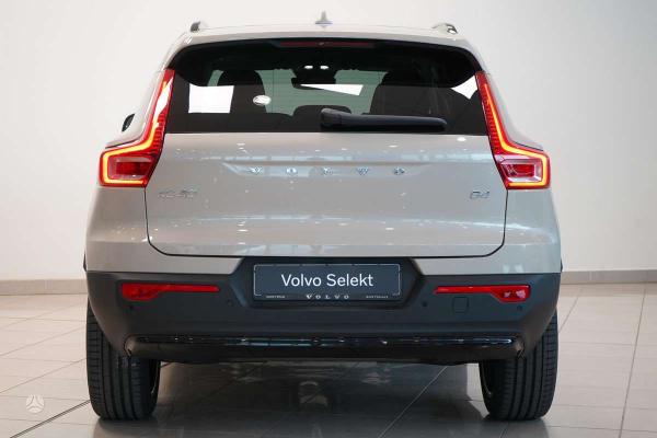 Brown Volvo XC40 2026 in Vilnius, with an engine capacity of 1.97 L and mileage of 10 thousand km for 40900 €, photo 6 on AUTOMOTO.COM.LV