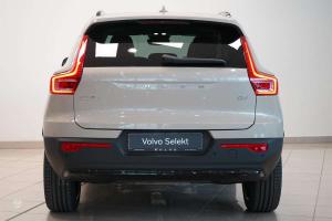 Brown Volvo XC40 2026 in Vilnius, with an engine capacity of 1.97 L and mileage of 10 thousand km for 40900 €, photo 7 on AUTOMOTO.COM.LV