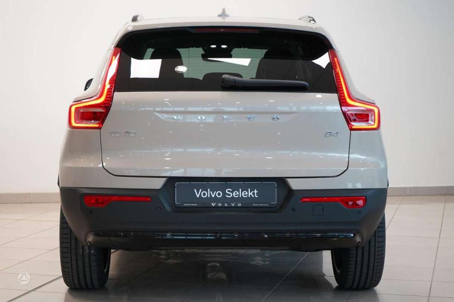 Brown Volvo XC40 2026 in Vilnius, with an engine capacity of 1.97 L and mileage of 10 thousand km for 40900 €, photo 7 on AUTOMOTO.COM.LV