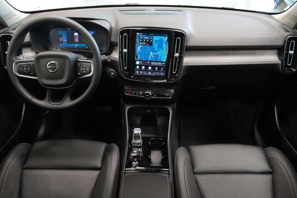 Brown Volvo XC40 2026 in Vilnius, with an engine capacity of 1.97 L and mileage of 10 thousand km for 40900 €, photo 9 on AUTOMOTO.COM.LV