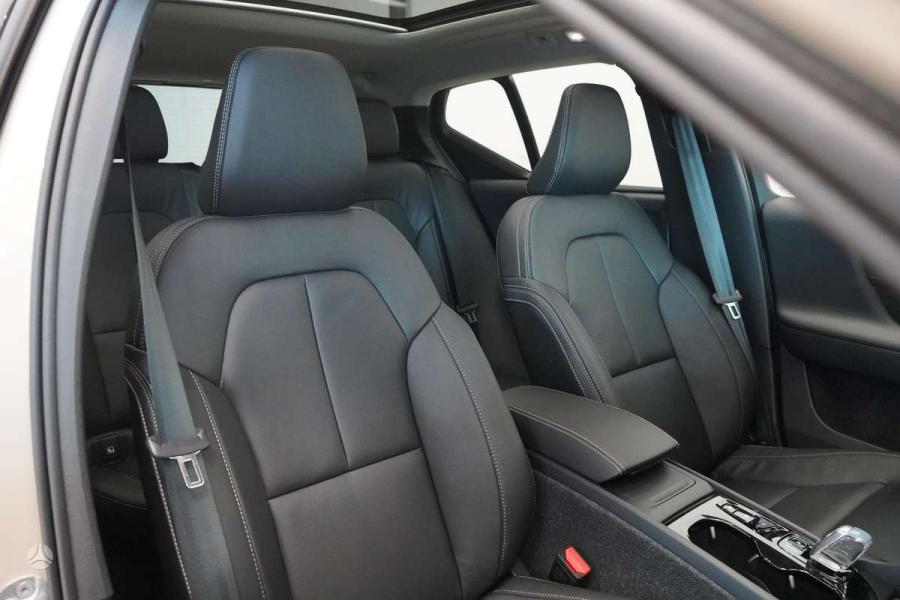 Brown Volvo XC40 2026 in Vilnius, with an engine capacity of 1.97 L and mileage of 10 thousand km for 40900 €, photo 12 on AUTOMOTO.COM.LV