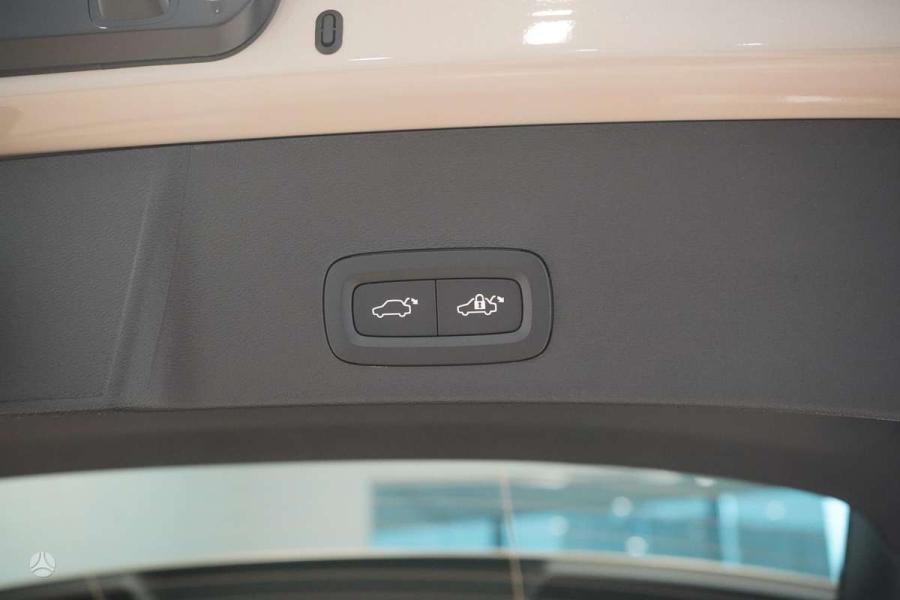 Brown Volvo XC40 2026 in Vilnius, with an engine capacity of 1.97 L and mileage of 10 thousand km for 40900 €, photo 16 on AUTOMOTO.COM.LV