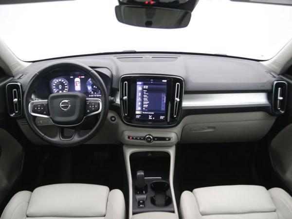 Volvo XC40 2020 in Vilnius, with an engine capacity of 2.00 L and mileage of 200 thousand km for 20299 €, photo 2 on AUTOMOTO.COM.LV