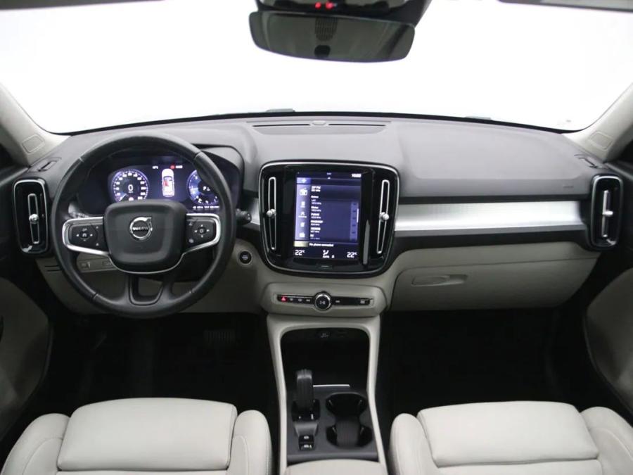 Volvo XC40 2020 in Vilnius, with an engine capacity of 2.00 L and mileage of 200 thousand km for 20299 €, photo 2 on AUTOMOTO.COM.LV