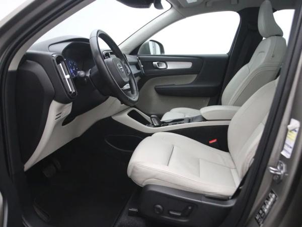 Volvo XC40 2020 in Vilnius, with an engine capacity of 2.00 L and mileage of 200 thousand km for 20299 €, photo 4 on AUTOMOTO.COM.LV