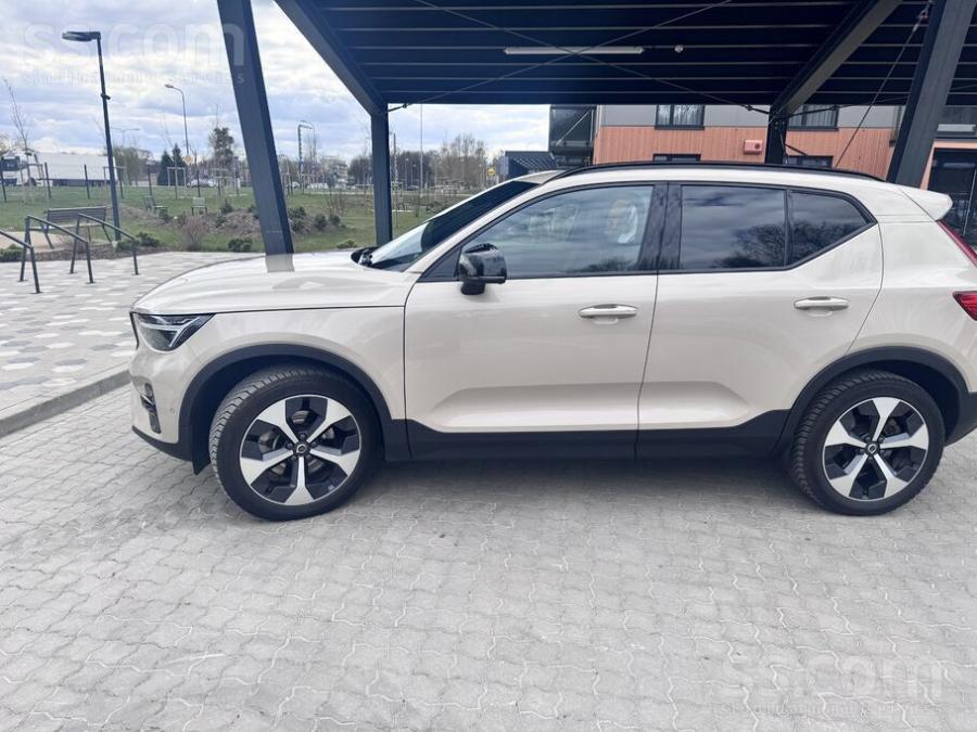 Volvo XC40 2024 in Riga, with an engine capacity of 2.00 L and mileage of 19 thousand km for 40000 €, photo 3 on AUTOMOTO.COM.LV