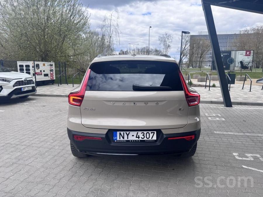 Volvo XC40 2024 in Riga, with an engine capacity of 2.00 L and mileage of 19 thousand km for 40000 €, photo 4 on AUTOMOTO.COM.LV